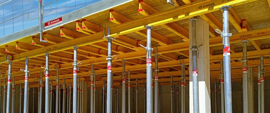 Flex slab formwork - H20 beams, formwork panels & floor props - RINGER