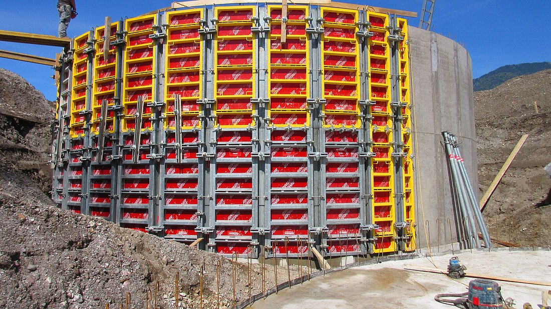 RINGER Circular Forming Plate creates new slurry tanks - RINGER